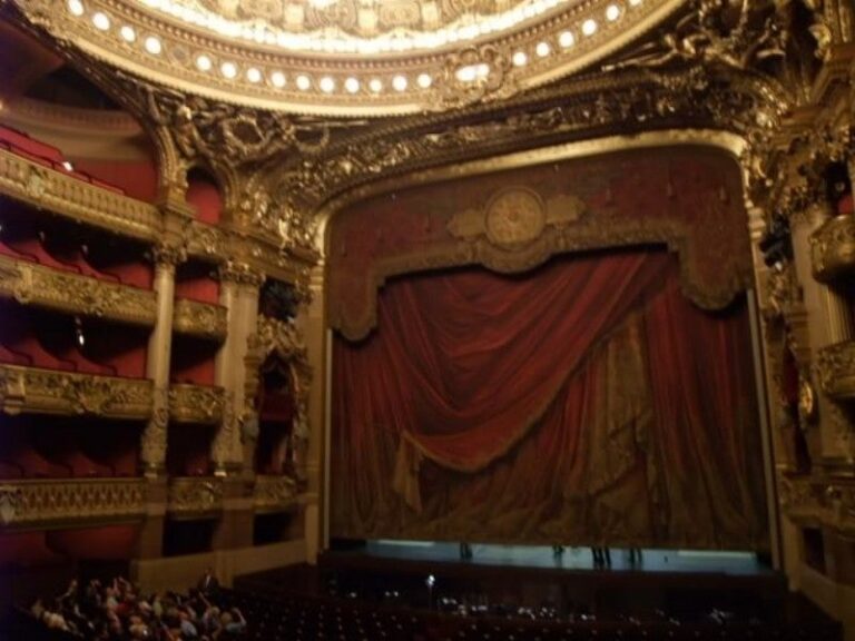 パリのオペラ座（オペラ・ガルニエ）：シャガールの天井画と豪華な空間 | Vimoda Journal